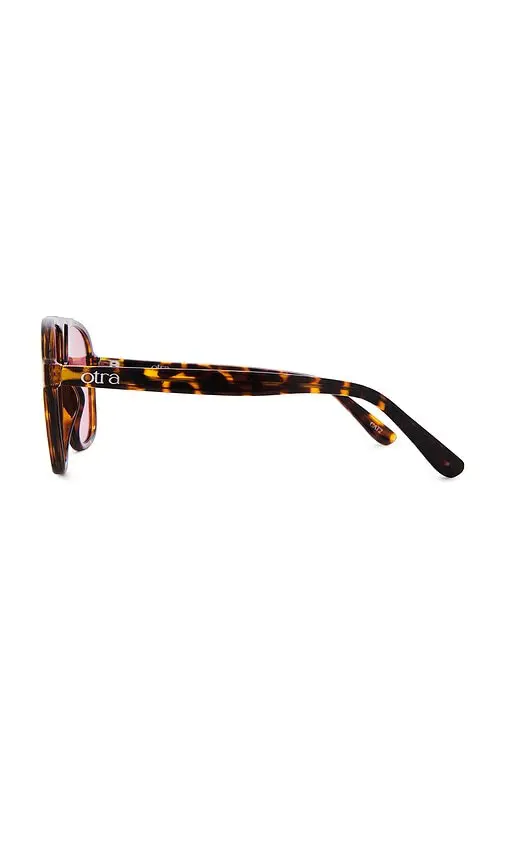 Otra Quinn Sunglasses - Tortoiseshell & Pink | Editorialist display picture 2