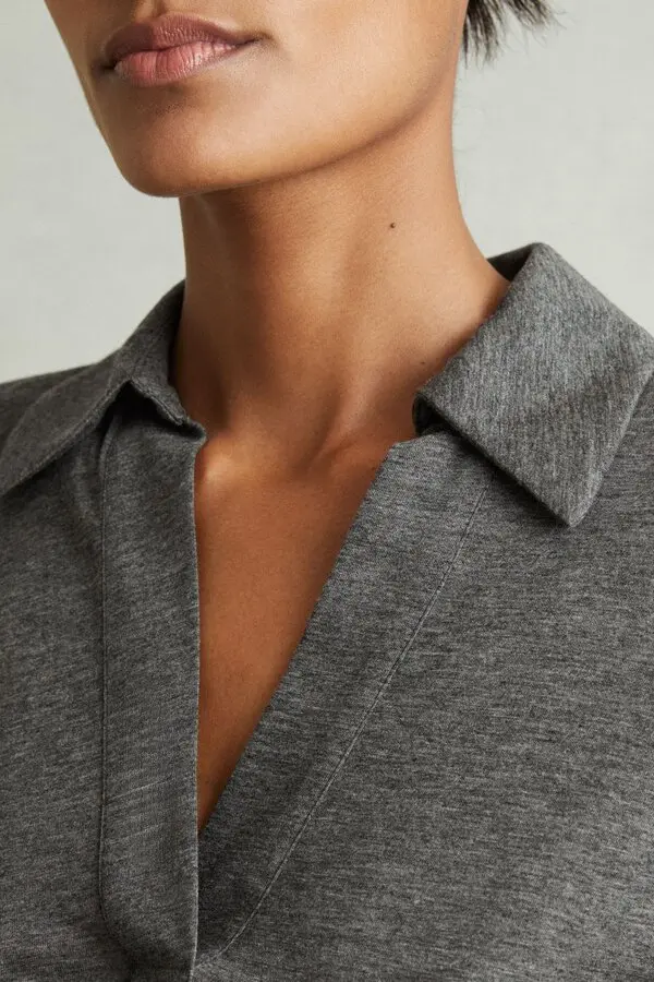 REISS Nixi Open-collar Top