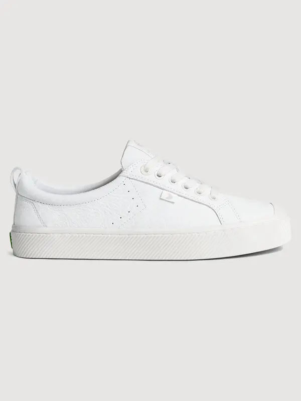Cariuma Oca Low Leather Sneakers