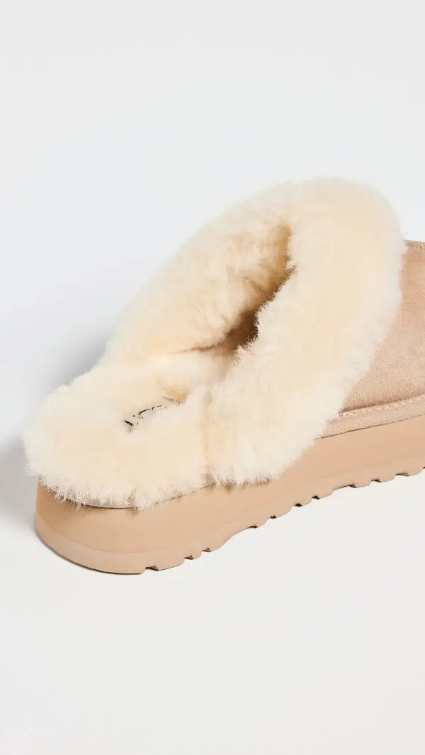 厚底　UGG SAND/ベージュ　Disquette Womens UGG® Disquette Chalet Platform Clog - Sandcastle | Journeys