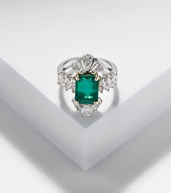 Yeprem 18kt White Gold Ring With Diamonds And Emerald
