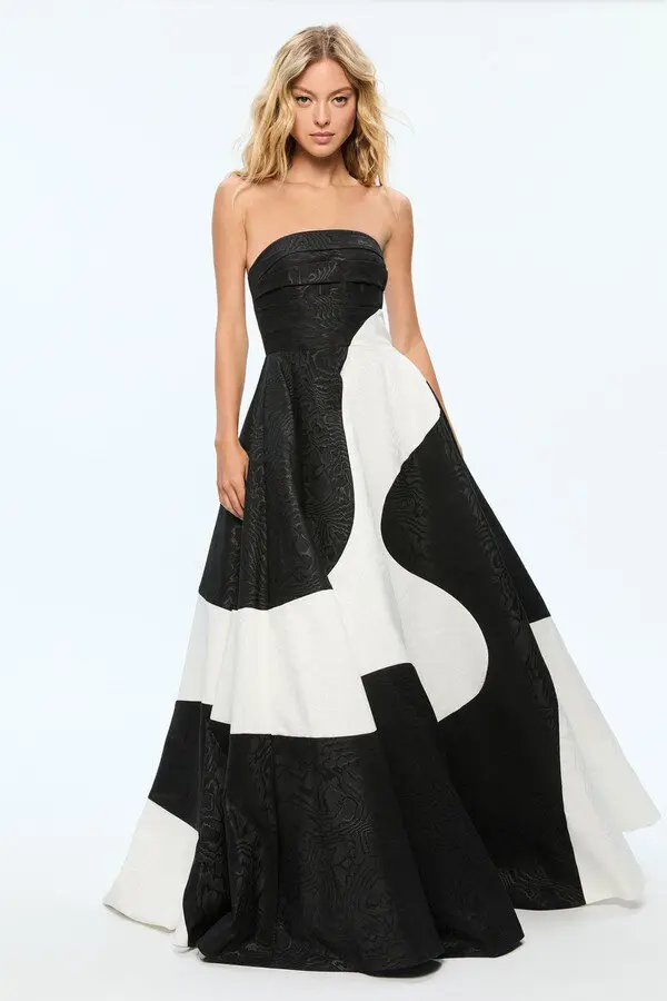Alice + Olivia Bridgette Metallic Jacquard Gown - Black | Editorialist