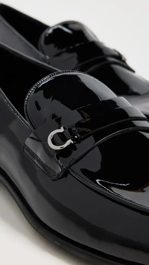 FERRAGAMO Patent Leather Formal Loafers - Nero