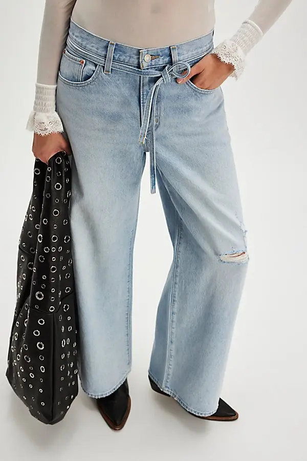 LEVI'S Xl Straight-leg Jeans - Karmas Coming