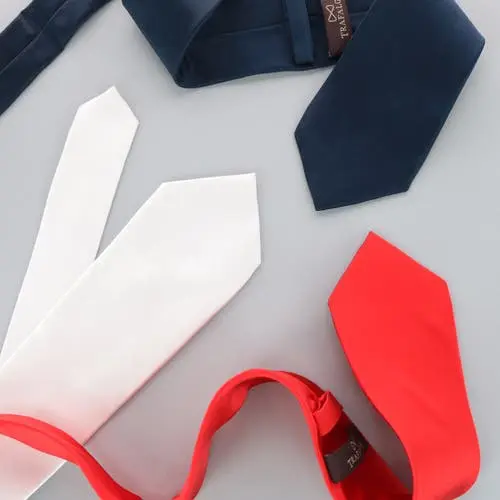 Trafalgar Sutton Solid Color Silk Necktie - Red