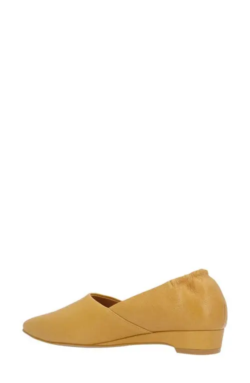 L'AMOUR DES PIEDS Brylee Wedge Pump - Lioness