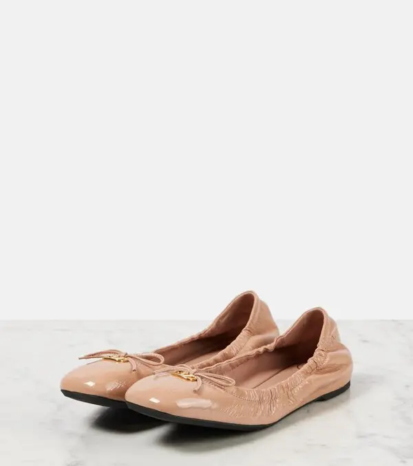 Valentino Garavani Vlogo Signature Leather Ballet Flats