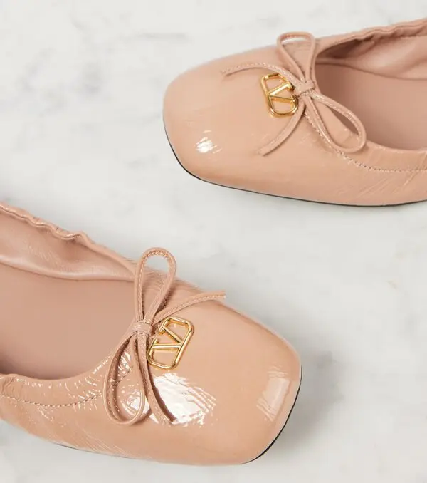 Valentino Garavani Vlogo Signature Leather Ballet Flats