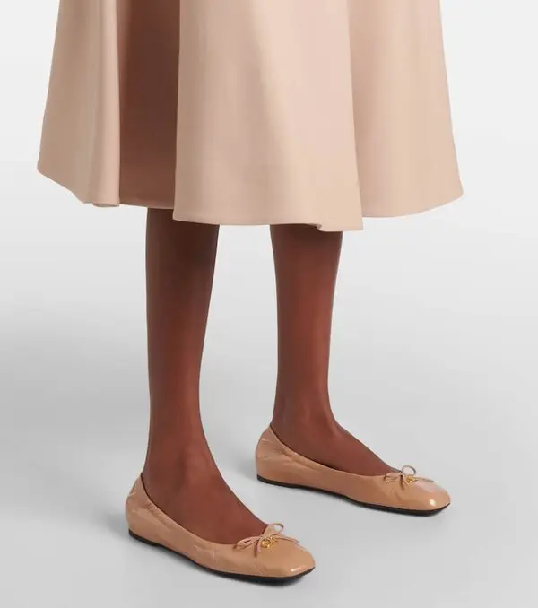 Valentino Garavani Vlogo Signature Leather Ballet Flats - Pink