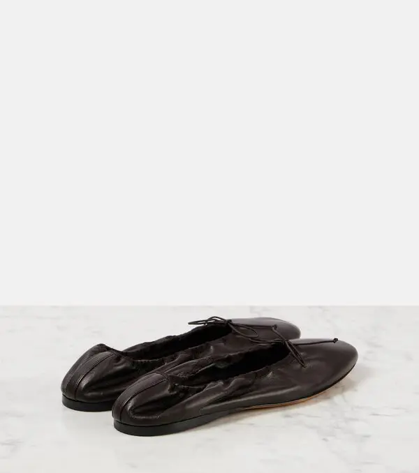 THE ROW Awar Leather Ballet Flats - Brown