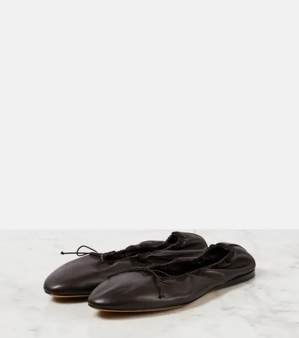 THE ROW Awar Leather Ballet Flats - Brown