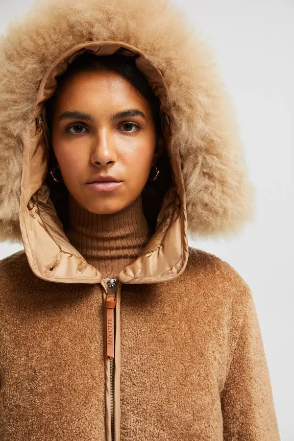 MONCLER ドルマンスリーブ マウンテンパーカー ベージュ 00 ポンチョ MONCLER ドルマンスリーブ マウンテンパーカー ベージュ 00 ポンチョ