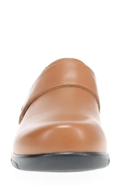 PROPET Wallis Slip-on Shoe - Caramel