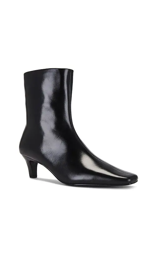 Raye Lauren Boot
