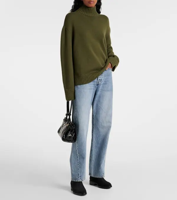 Manolo Blahnik Chelata Suede Chelsea Boots