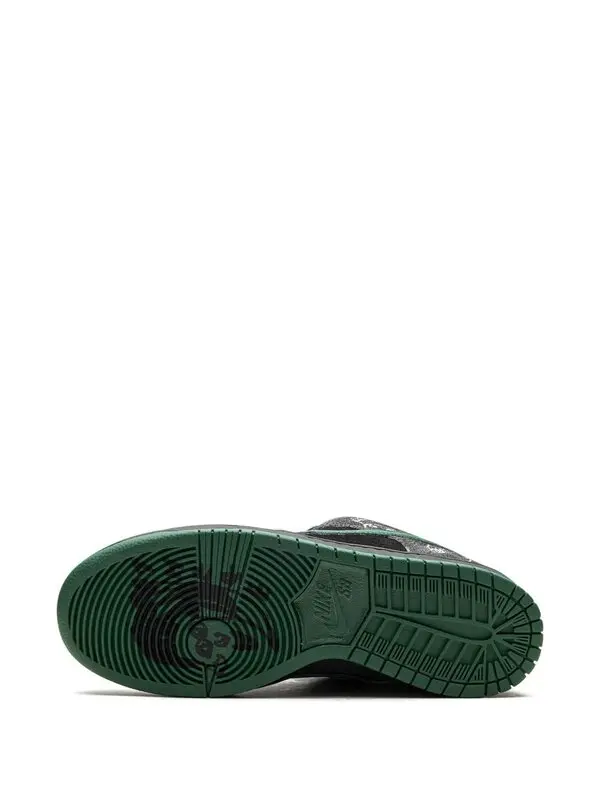 Nike Sb Dunk Low There Skateboards Sneakers - Green