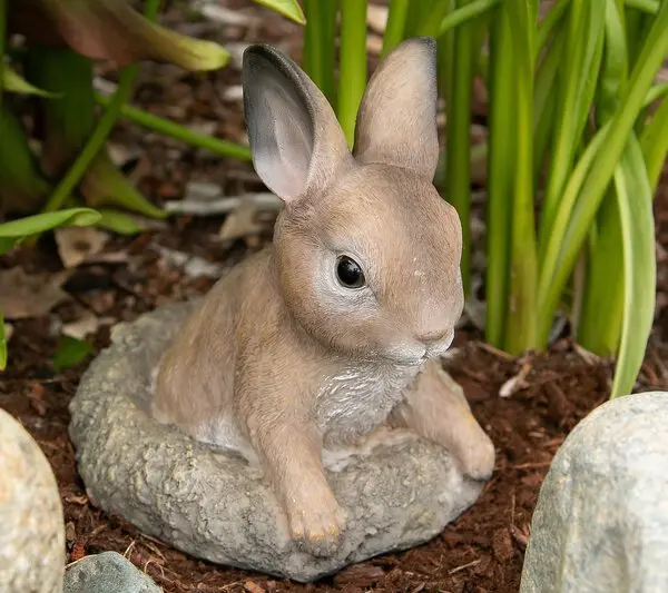 ZINGZ & THINGZ Curious Bunny Garden Figurine