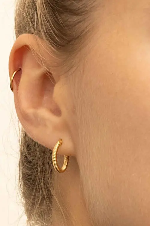 ORADINA 18k Ribbed Mini Hoop Earrings