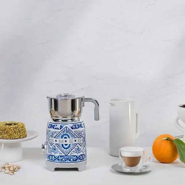 SMEG Dolce & Gabbana 50's Retro Style Aesthetic Blu Mediterraneo Milk Frother - Blue