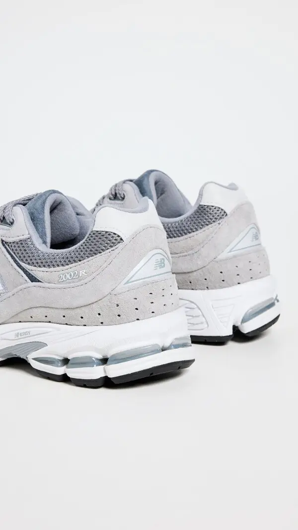 NEW BALANCE 2002r Sneakers - Grey/grey