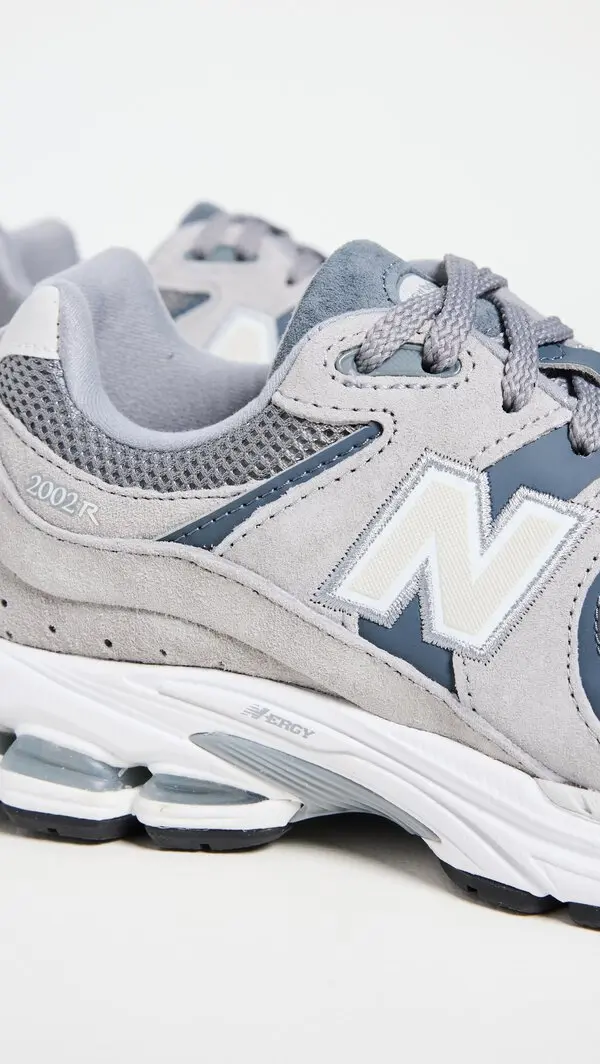 NEW BALANCE 2002r Sneakers - Grey/grey