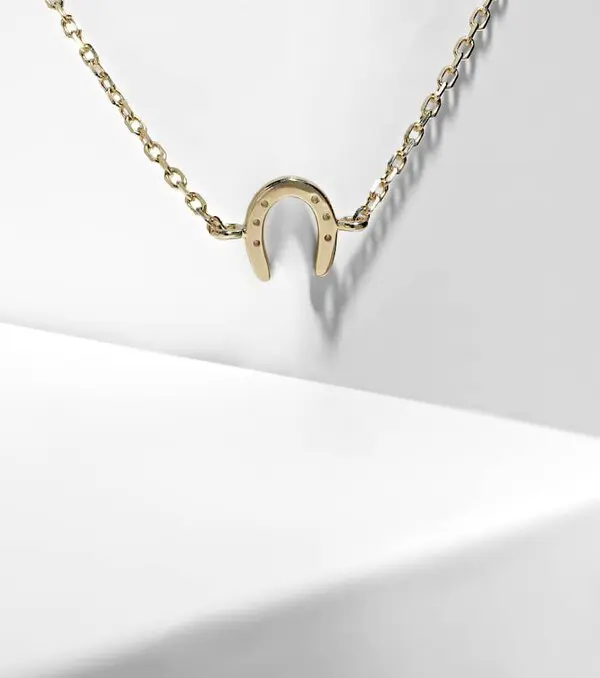STONE AND STRAND Lucky Horseshoe 10kt Bracelet