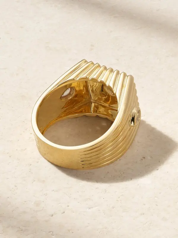Yvonne Léon Surprise 9-karat & Sapphire Ring