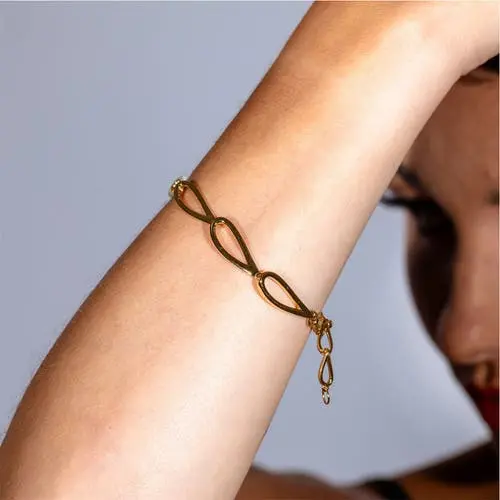 LUCY QUARTERMAINE Petal Link Bracelet - Gold Vermeil