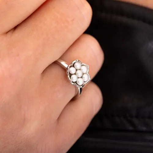 LUCY QUARTERMAINE Royal Pearl Flower Ring