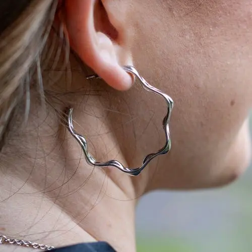 LUCY QUARTERMAINE Splash Wave Hoop Earrings - Sterling Silver