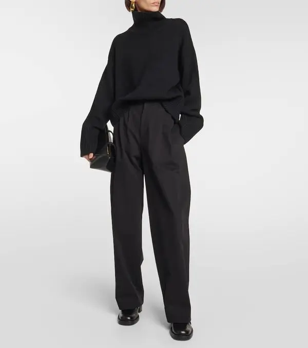 LISA YANG Fleur Cashmere Turtleneck Sweater
