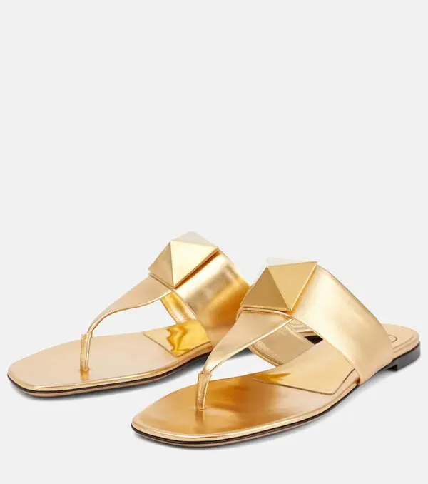 Valentino Garavani One Stud Leather Thong Sandals - Gold