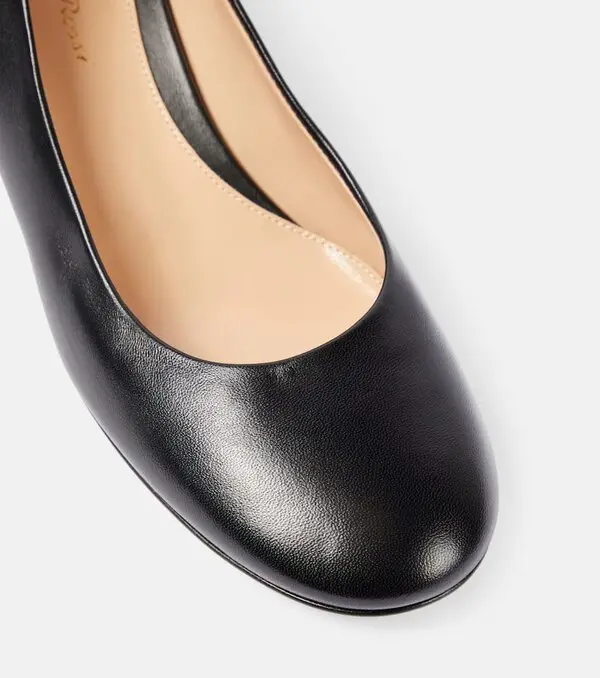 GIANVITO ROSSI Leather Pumps