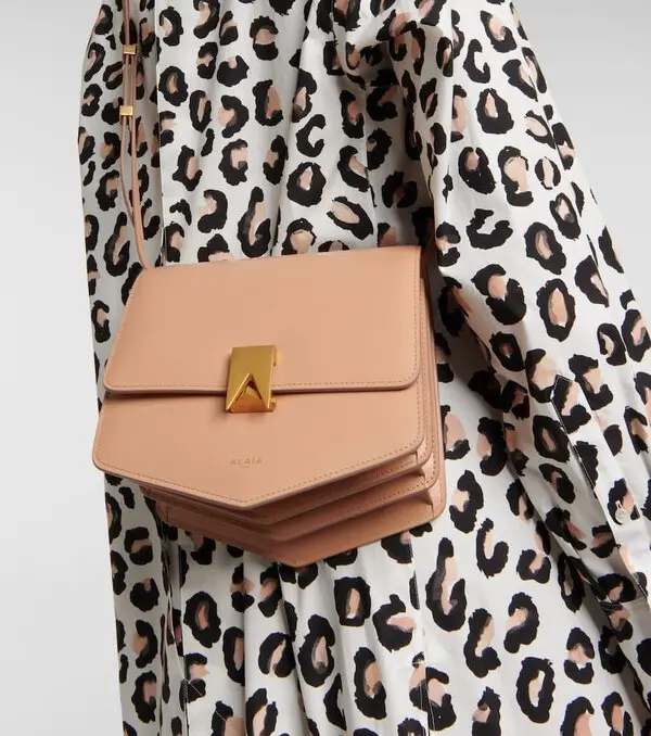 Alaïa Le Papa Large Leather Crossbody Bag - Pink