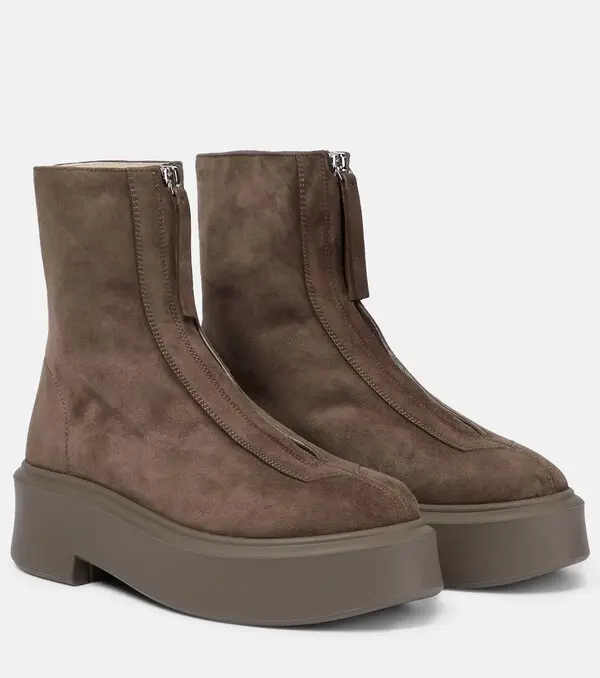 THE ROW Zipped Suede Boots - Brown