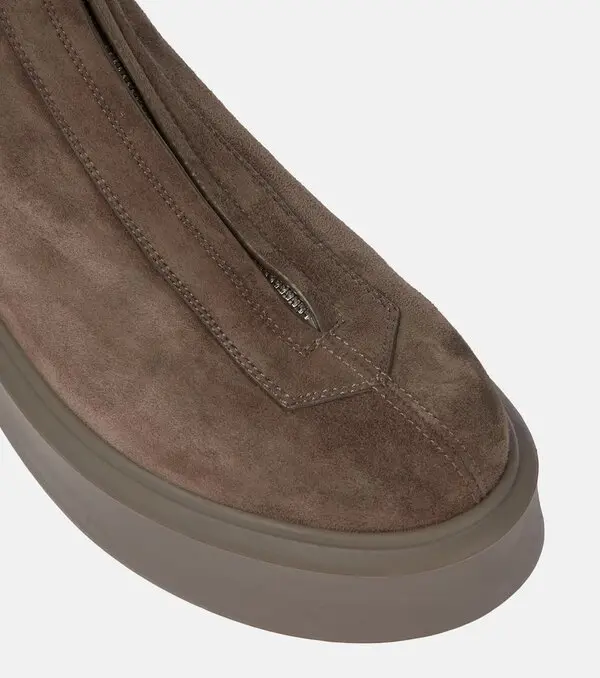 THE ROW Zipped Suede Boots - Brown