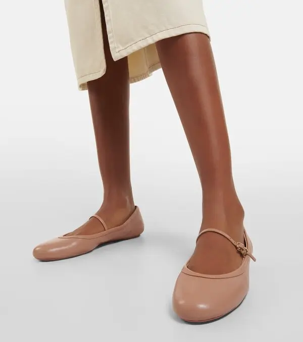 GIANVITO ROSSI Carla Leather Ballerinas - Beige