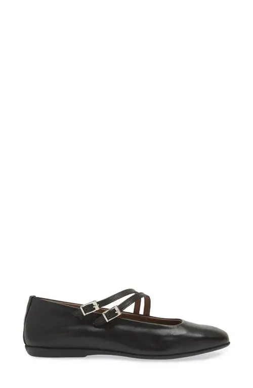 WONDERS Asymmetric Strap Flat - Black Leather