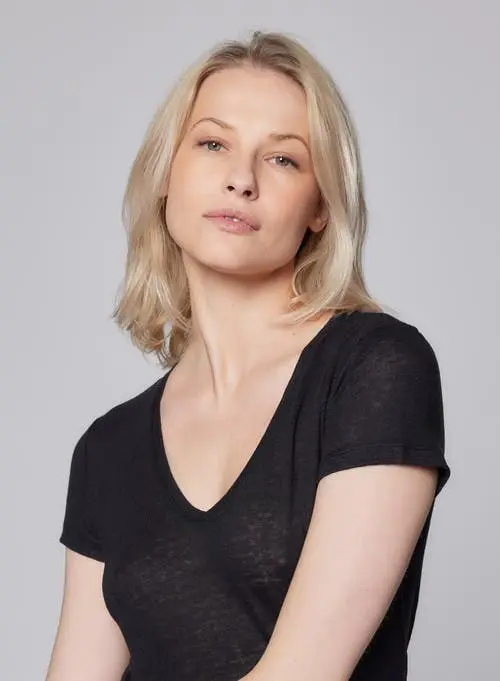 Majestic Filatures Stretch Linen Short Sleeve V-neck T-shirt - Noir