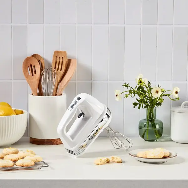 CUISINART Power Advantage Plus 9 Speed Hand Mixer