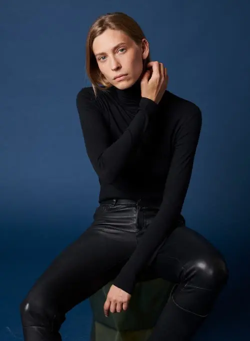 Majestic Filatures Soft Touch Long Sleeve Turtleneck - Noir