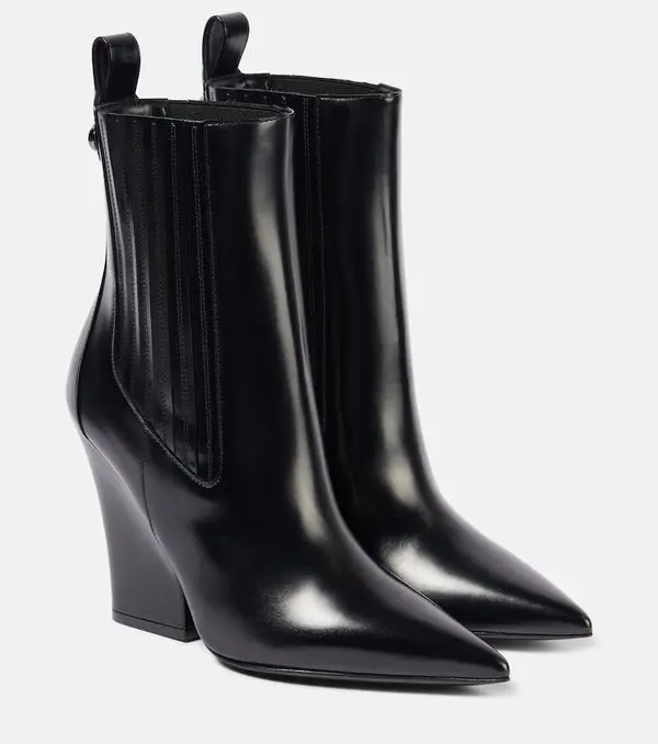 Valentino Garavani Vlogo Lockette Leather Ankle Boots - Black