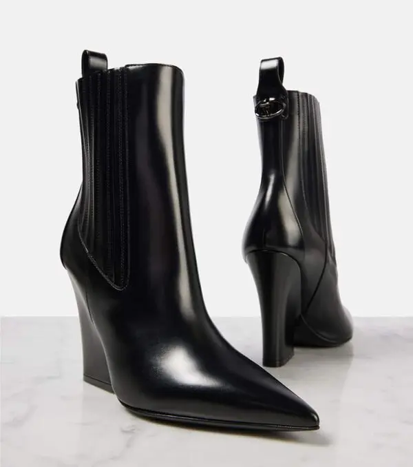 Valentino Garavani Vlogo Lockette Leather Ankle Boots
