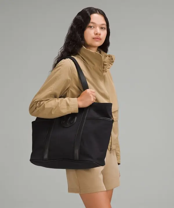 Lululemon Multi-Pocket Canvas Tote Bag - Black/Black | Editorialist