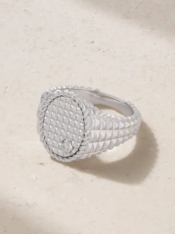 Yvonne Léon 9-karat White Diamond Signet Ring - Gold
