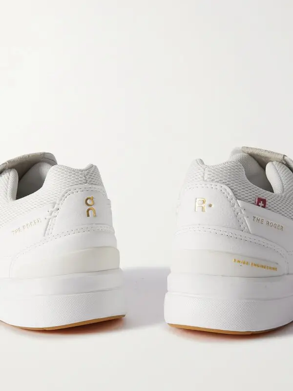 On The Roger Centre Court Trainers
