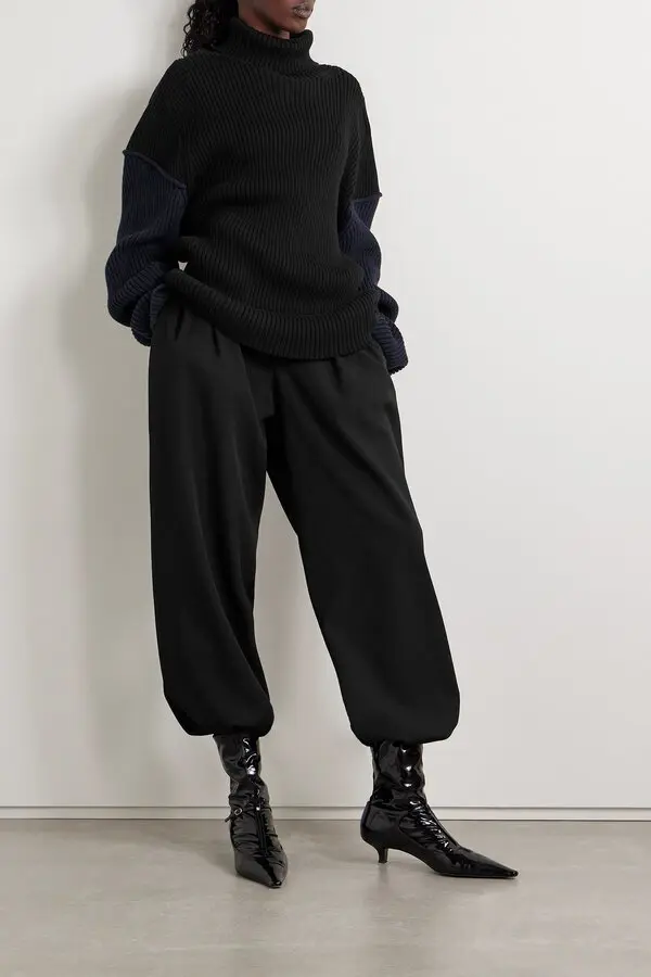 THE ROW Dua Two-tone Ribbed Turtleneck Sweater - Black