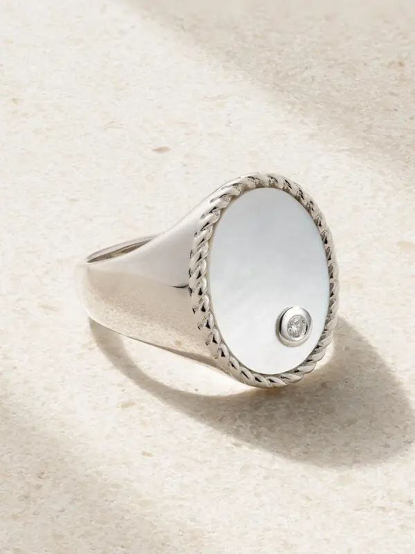 Yvonne Léon Chevalière Ovale 9-karat White Mother-of-pearl And Diamond Signet Ring - Gold