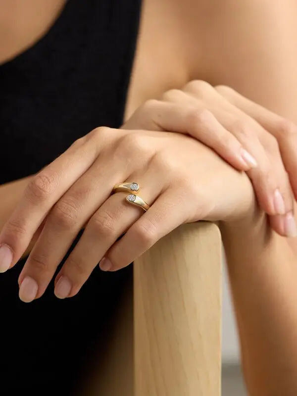 STONE AND STRAND Hug 10-karat Diamond Ring