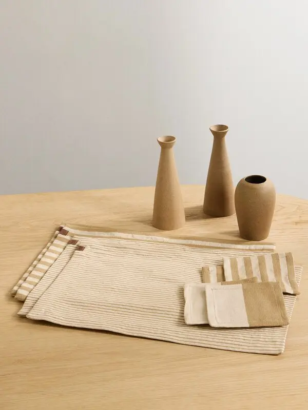 HUNTING SEASON Dining Set - Brown